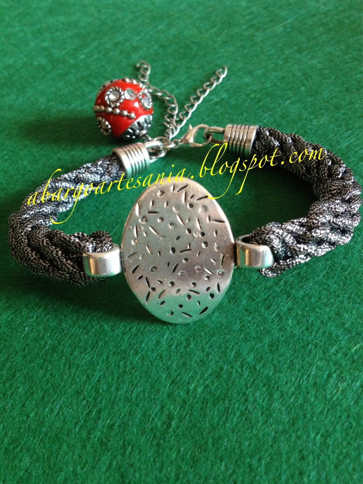 Tejidos Artesanales: Pulsera partida, con Kumihimo